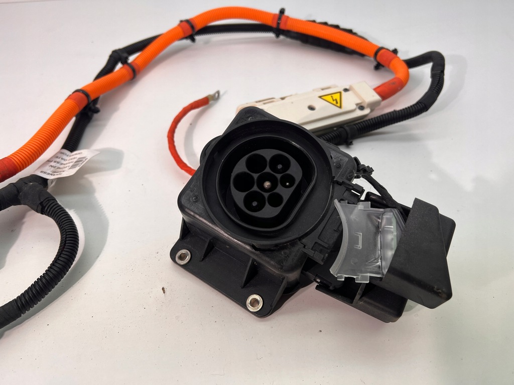 VOLVO XC40 plug in gniazdo ładowania - 13918882575 - oficjalne archiwum ...