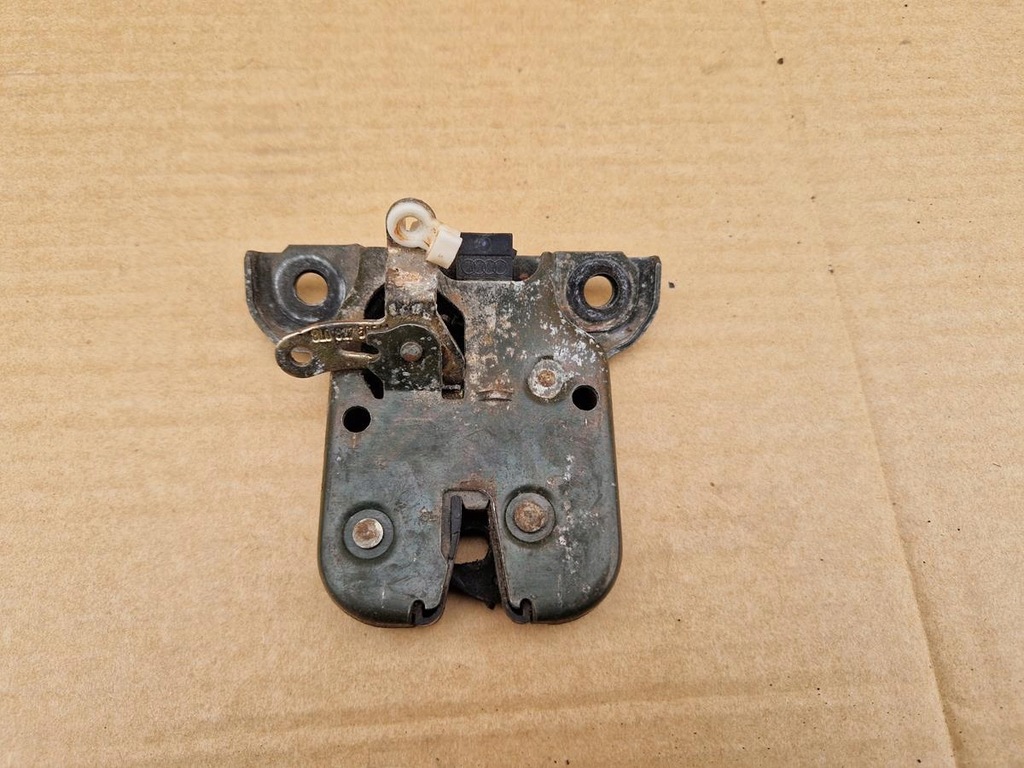 Zamek klapy bagażnika Audi A3 8p 1.6 - 12931172297 - oficjalne archiwum Allegro