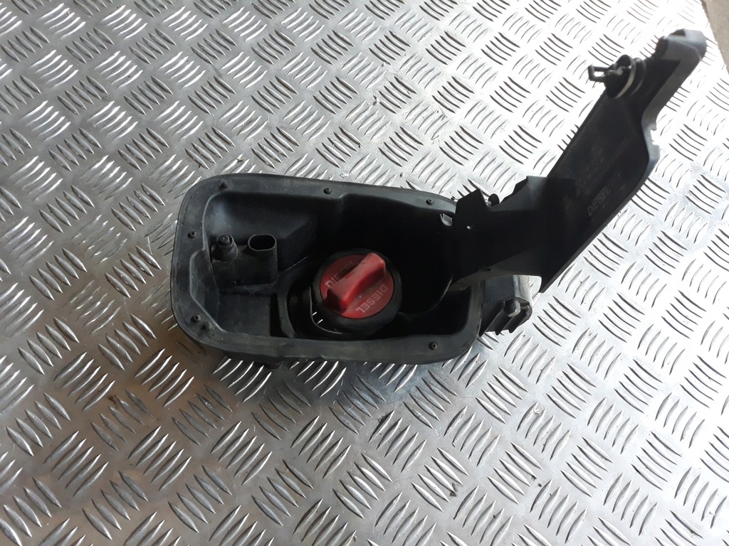 KLAPKA WLEWU PALIWA MERCEDES W204 A2046300067 - 8356707913 - oficjalne ...