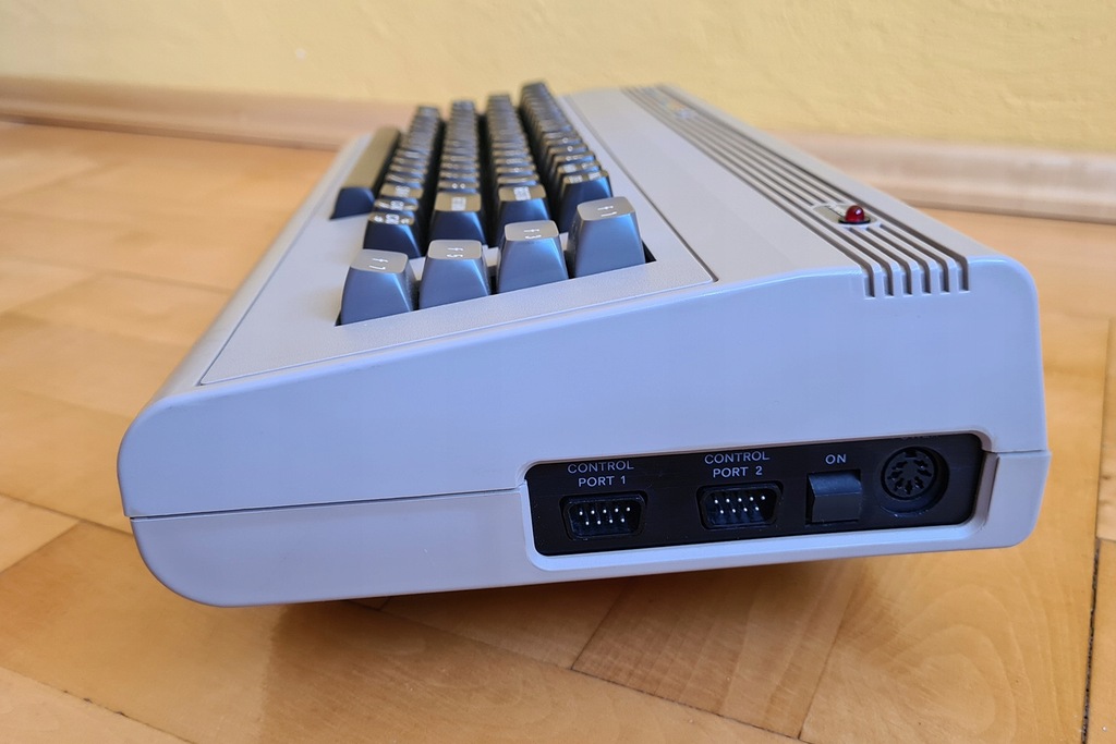 Commodore C64 G C64G mydelniczka +zasilacz Sprawny - 12686588856 ...
