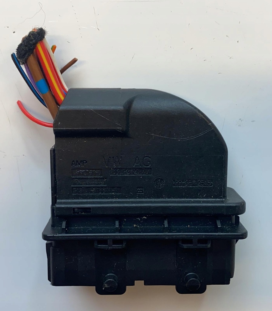 KOSTKA ELEKTRYCZNA WTYCZKA VW AUDI 8K0972701 - 10892022627 - oficjalne ...