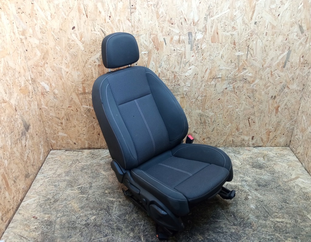 FOTEL PRAWY KIEROWCY OPEL ZAFIRA C UK - 12455498772 - oficjalne archiwum Allegro