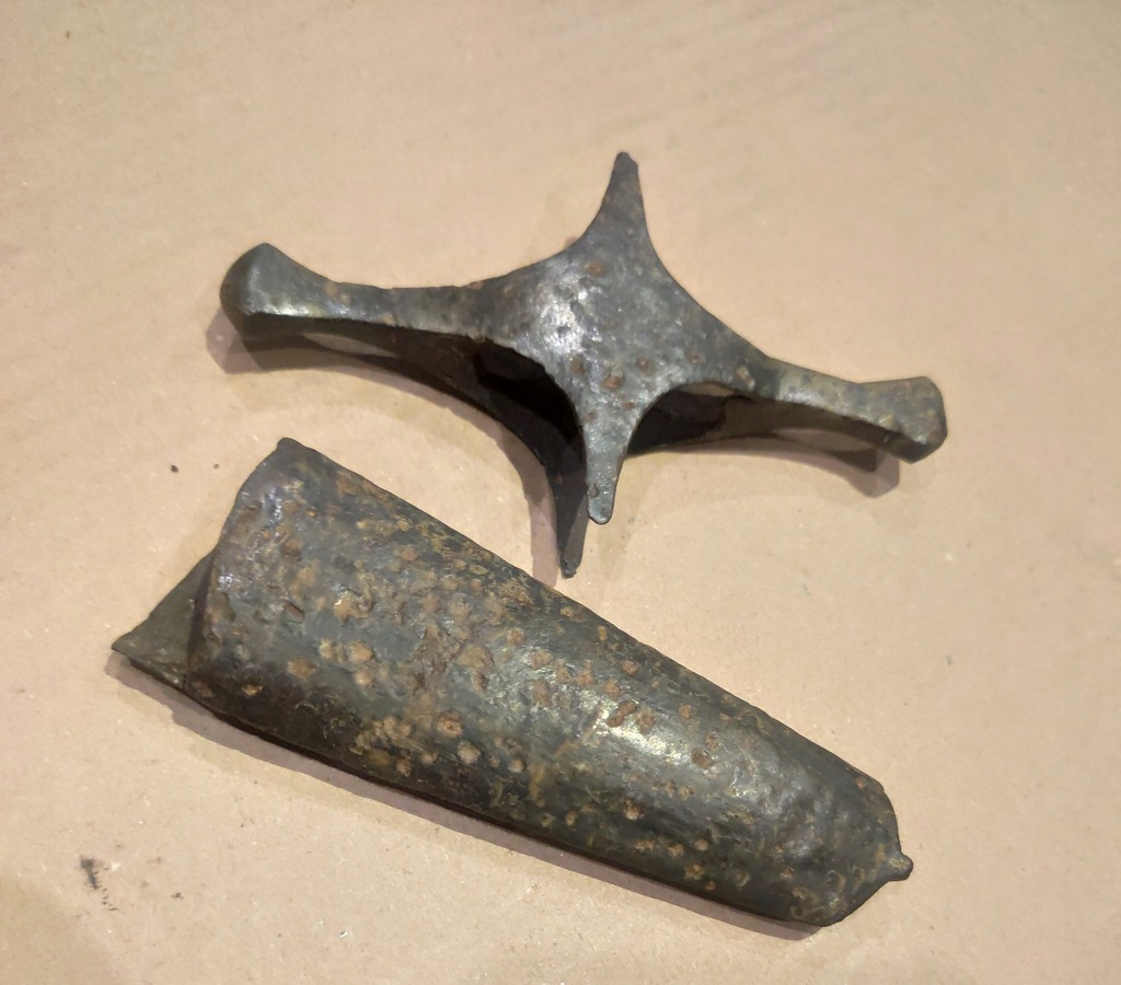 Wczesne Okucie pochwy szabli + jelec XVII w. - 11682011587 - oficjalne ...