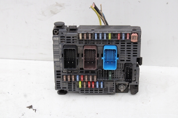 Moduł BSM skrzynka bezpieczników Citroen Peugeot 9677987580 ...