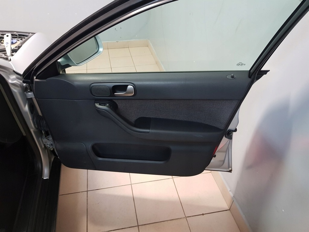 ZAWIAS DRZWI PRAWY LEWY PRZÓD AUDI A3 8L LIFT LY7W LX7Z - 8958400190 - oficjalne archiwum Allegro