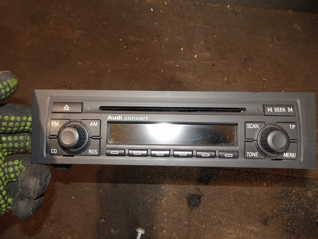 Audi A3 8P Radio Concert 8P0035186C - 12677642100 - oficjalne archiwum Allegro