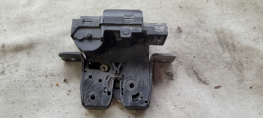 zamek tylnej klapy nissan micra k12, primera p12 - 13357190495 - oficjalne archiwum Allegro