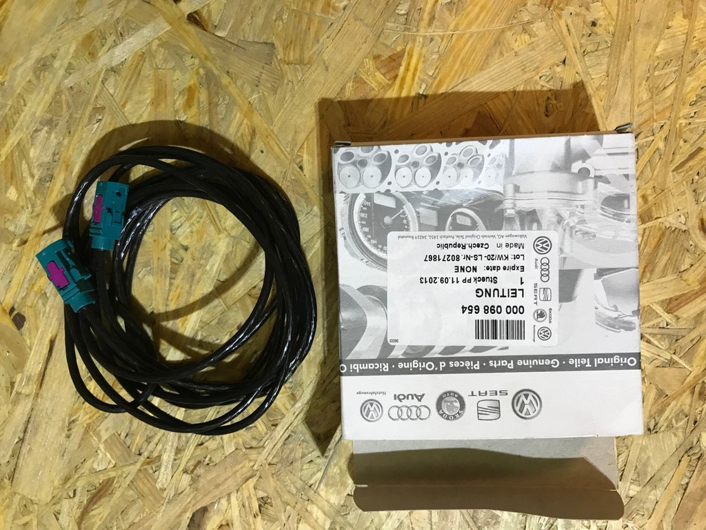 PRZEWÓD ANTENY VW SEAT AUDI SKODA 000098654 nowy - 7394478798 ...