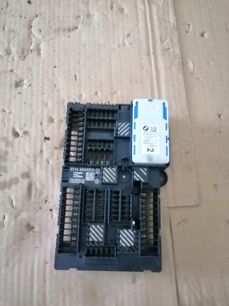 61358795478 BMW 5 G30 SKRZYNKA BEZPIECZNIKÓW - 12983993276 - oficjalne ...