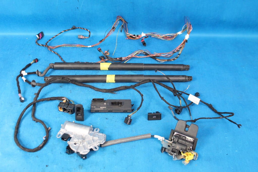 SKODA KAROQ SCOUT ZESTAW ELEKTRYCZNEJ KLAPY SIŁOWNIKI WIĄZKA MODUŁ ...