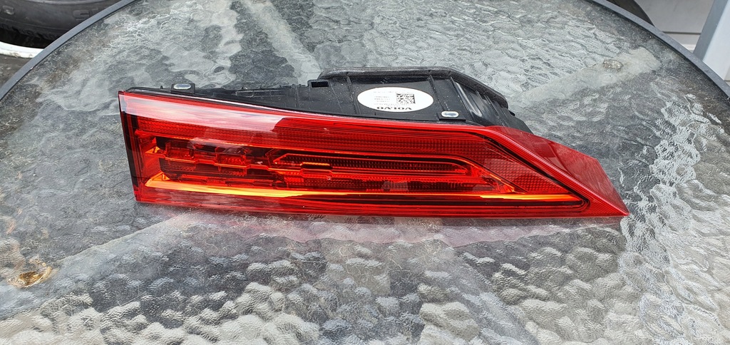 VOLVO XC60 II LAMPA LEWY TYŁ W KLAPĘ 31446620 - 11921106225 - oficjalne ...