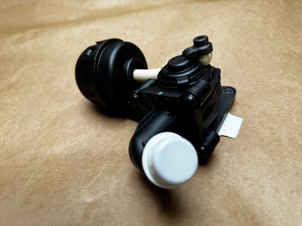 ZAWÓR REGULACJI CHŁODZENIA AUDI VW 059121737AR 059121737AJ 059121737AP ...