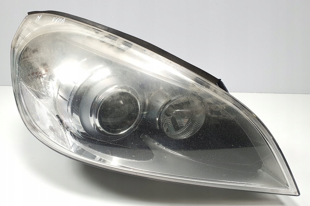 LAMPA PRAWA PRZÓD XENON VOLVO V60 31299991 EUROPA - 12100610784 ...