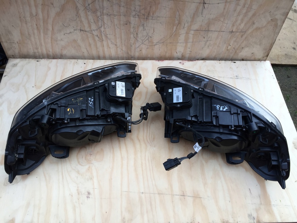VOLVO XC60 LIFT XENON LAMPA LEWA PRAWA 31395896 - 8814220697 ...