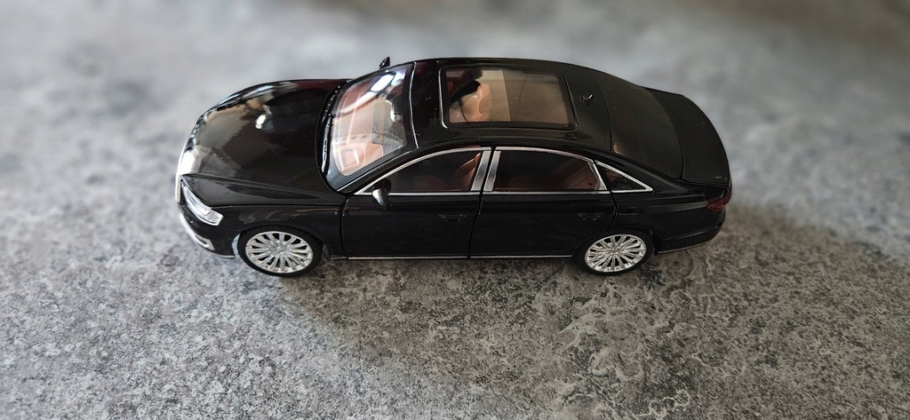 Model Audi A8 55 TFSI skala 1:24 - 14891477515 - oficjalne archiwum Allegro