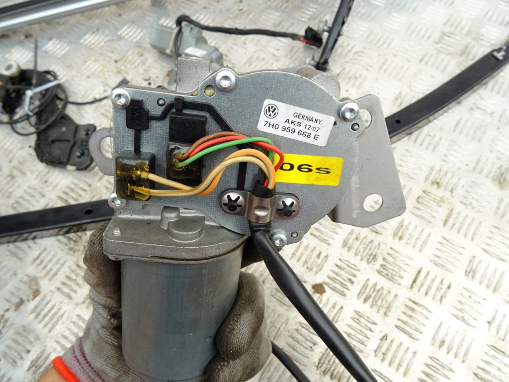 MECHANIZM DRZWI BOCZNE PRAWE ELEKTRYCZNE VW T5 - 10887307034 ...