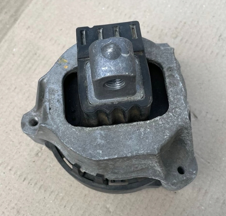 PODUSZKA ZAWIESZENIE SILNIKA PRAWA BMW G20 G30 G31 G01 G02 G05 G06 ...