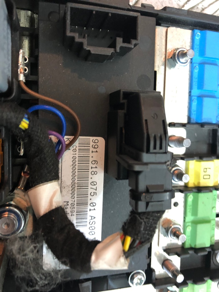 IDEALNA SKRZYNKA BEZPIECZNIKÓW PORSCHE PANAMERA - 7841673946 ...