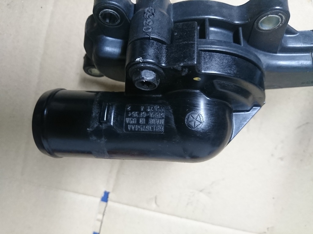 OBUDOWA TERMOSTATU JEEP Cherokee KL 3.2 05184653AF - 7300855569 ...