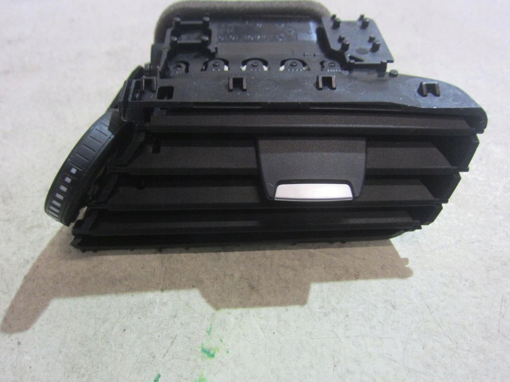 BMW X1 F48 B46 F39 KRATKA WLOTU POWIETRZA NAWIEWU PRAWA 9292740 ...