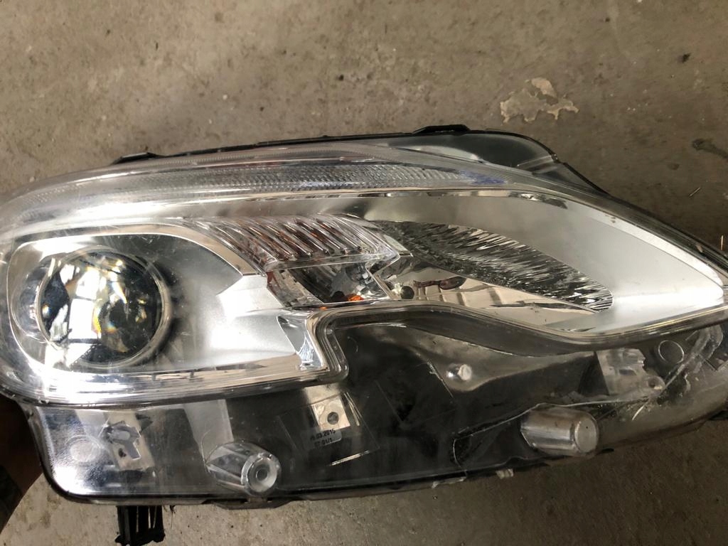 Oe Reflektor Peugeot 2008 Prawa 1685353480 - 13024508210 - oficjalne ...