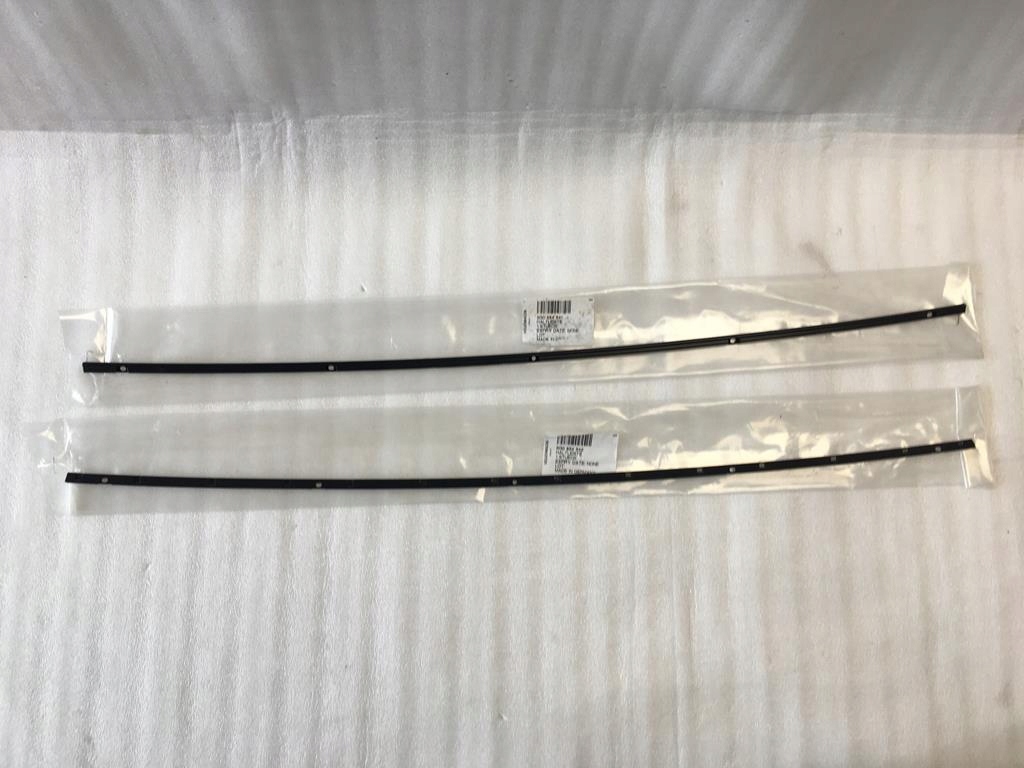 VW GOLF VII LISTWA SZYBY CZOŁOWEJ 5G0854542 L R - 9103840810 ...