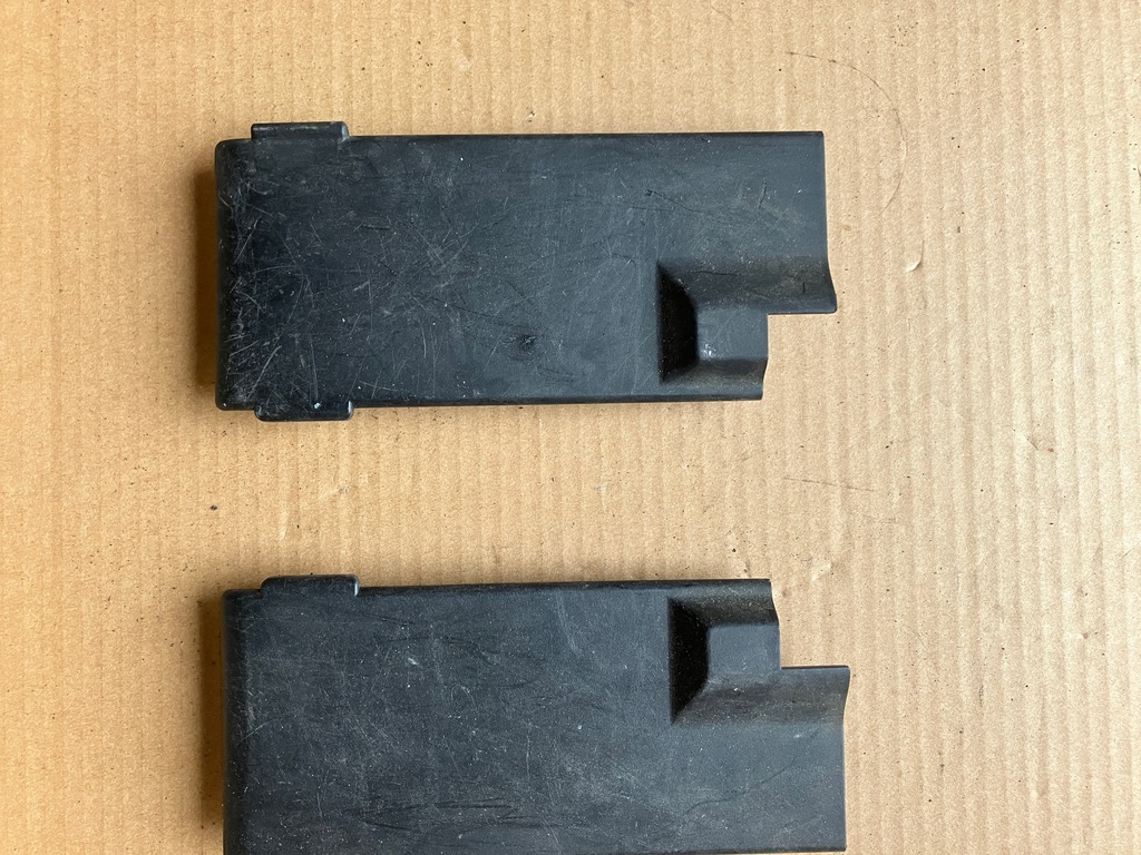 AUDI A3 8P 5D zaślepki dywanu1K0971981B 1K0971981A - 13602543951 - oficjalne archiwum Allegro