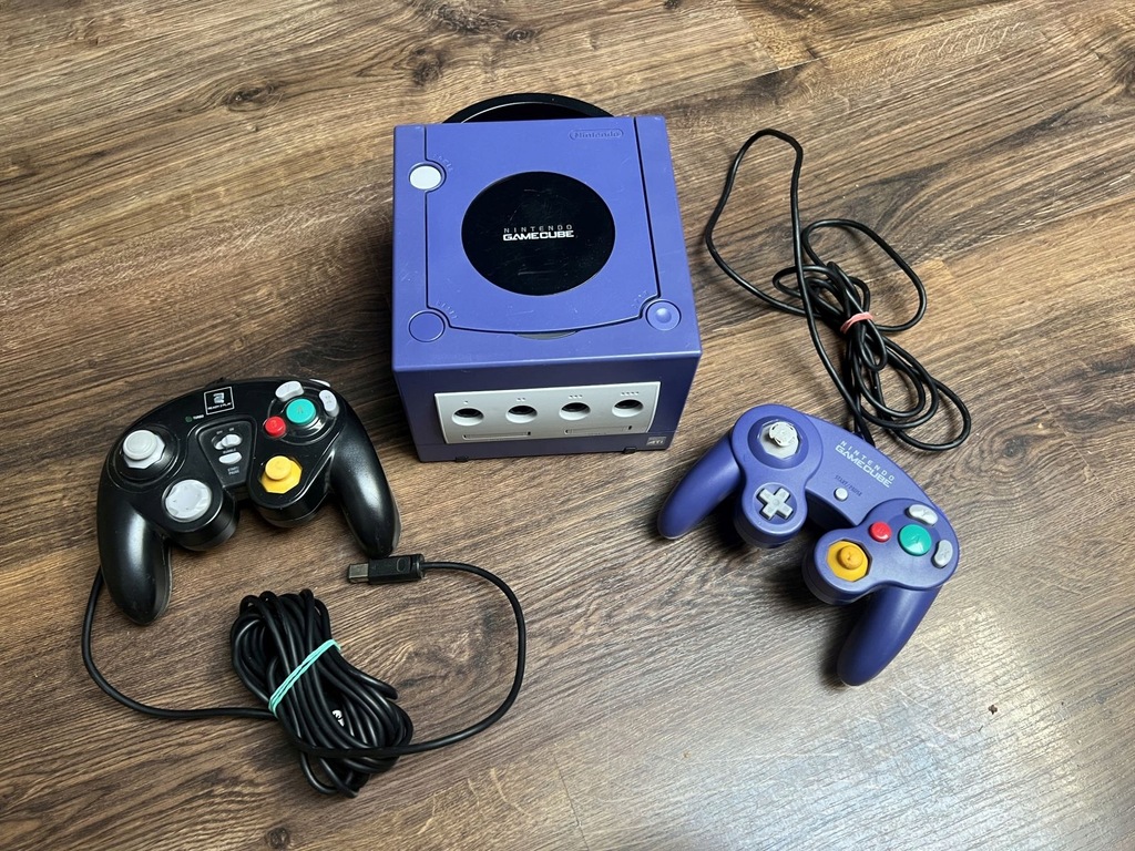 Konsola NINTENDO GAMECUBE 2 pady, przewód AV - 14378349417 - oficjalne ...