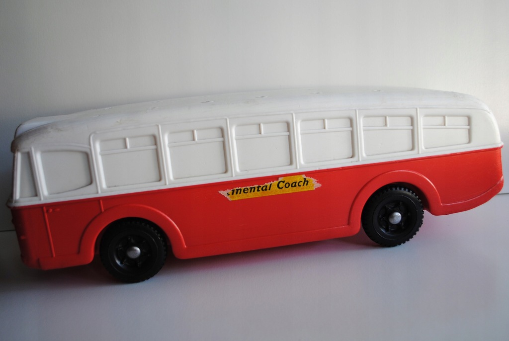 Stary duży plastikowy autokar autobus - 14364627046 - oficjalne ...