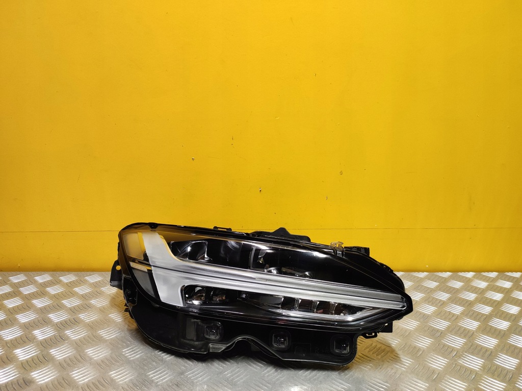VOLVO S90 V90 16- REFLEKTOR LAMPA MID LED PRAWA EU - 13843064469 ...