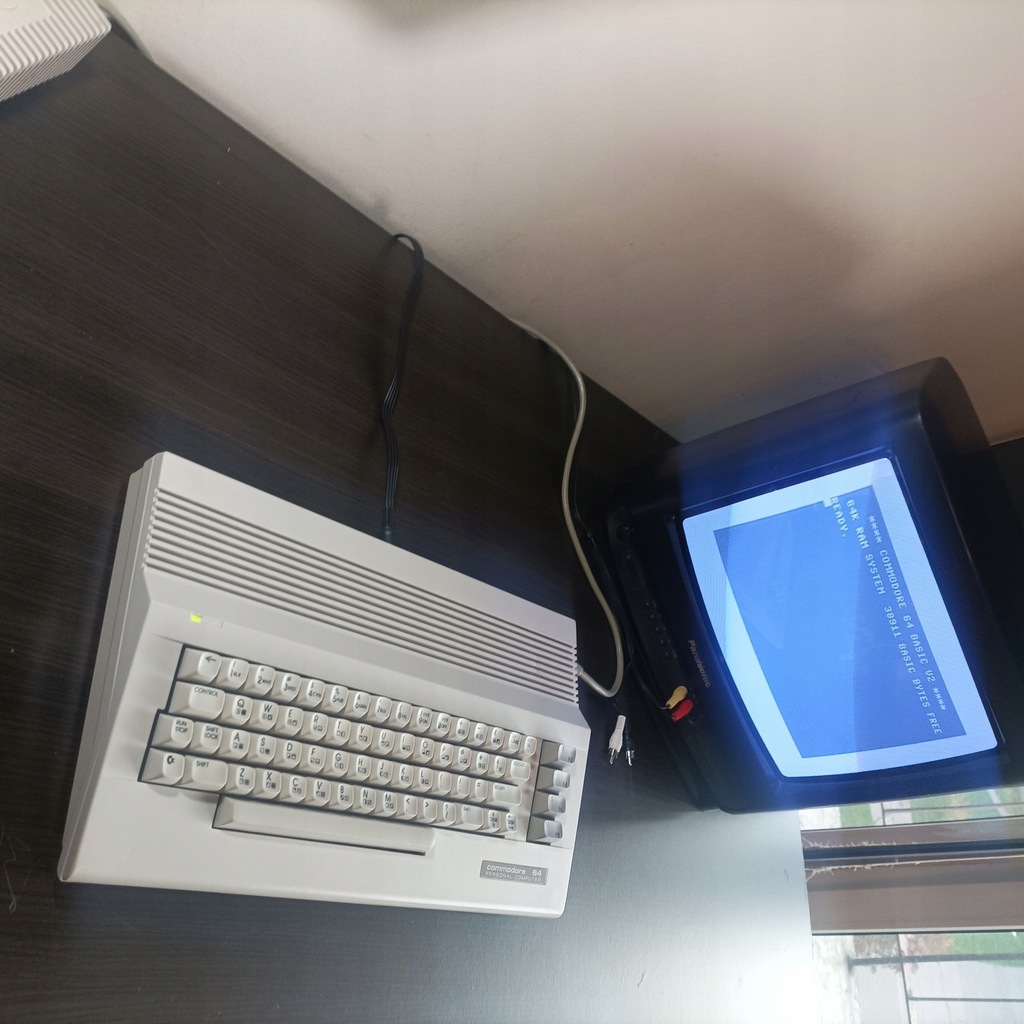 COMMODORE C64 C Ładny i Sprawny - 12823142319 - oficjalne archiwum Allegro