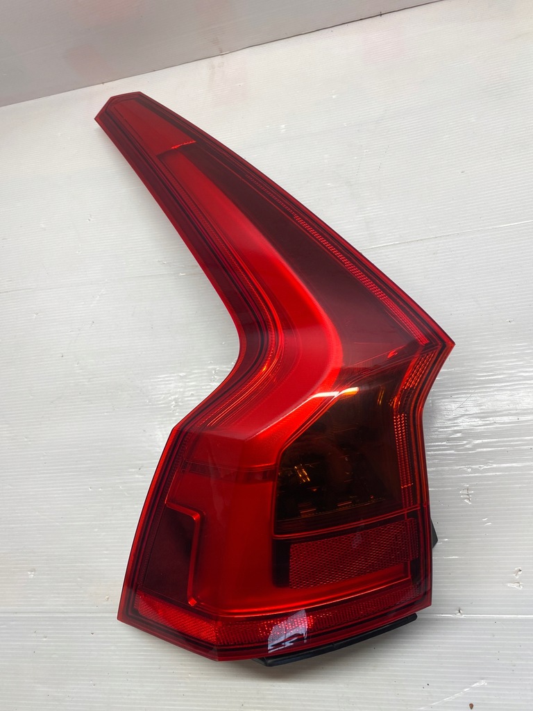 LAMPA LEWA TYŁ VOLVO V90 32228008 - 12663790328 - oficjalne archiwum ...