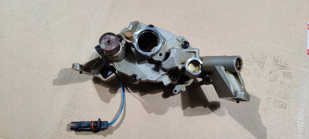 Pompa oleju Maserati Ghibli 3.0 V6 2014- - 12104520223 - oficjalne ...