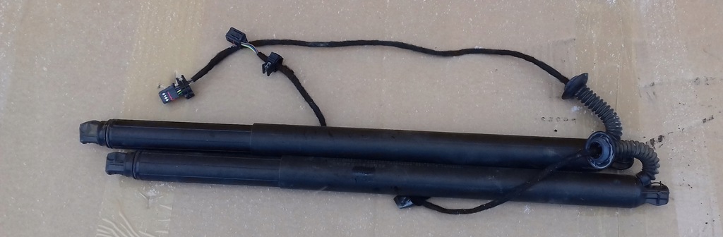 VOLVO X90 SIŁOWNIK KLAPY BAGAŻNIKA 31690603 - 11518426349 - oficjalne ...