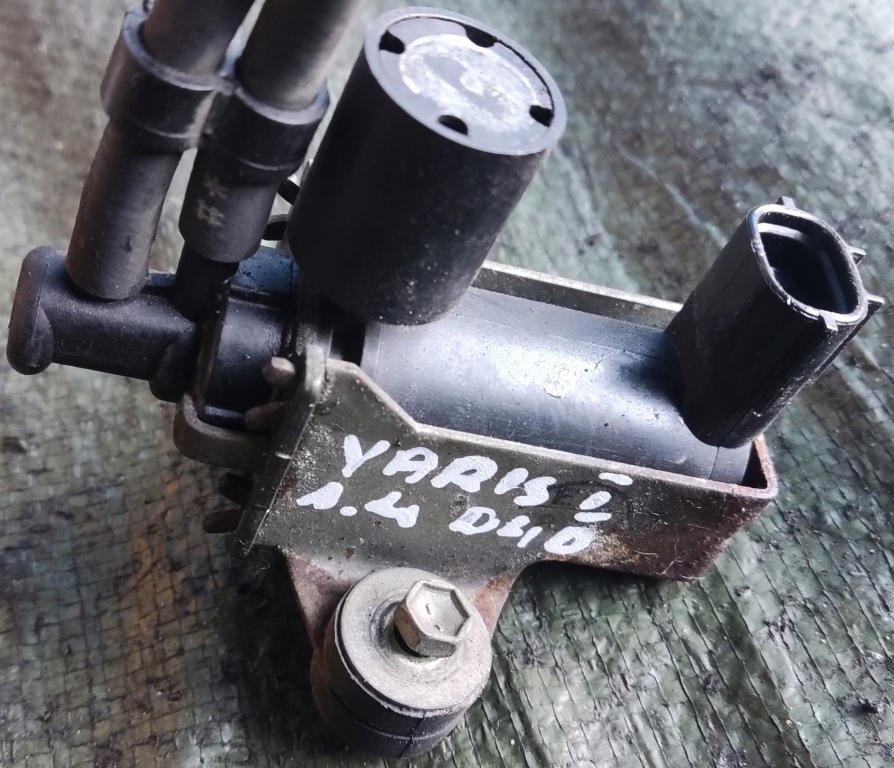 Toyota Yaris I 1.4 D4D Zawór podciśnienia - 13187544639 - oficjalne ...