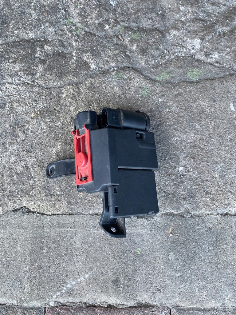 AUDI A4 B9 ROZDZIELACZ PRĄDU 8W0941823 - 12472188974 - oficjalne ...