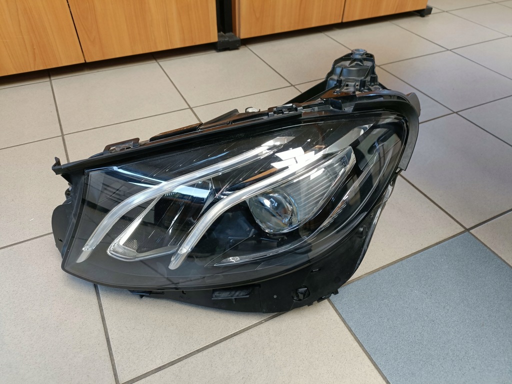 MERCEDES E 213 REFLEKTOR L A2139066501 - 13219590371 - oficjalne ...