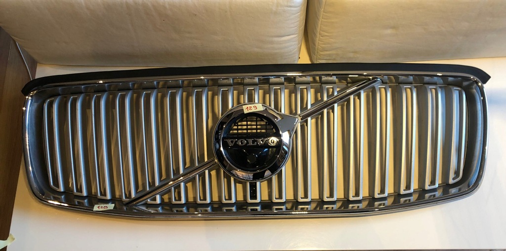 VOLVO XC60 II GRILL KAMERA OE 31425931 - 13151639267 - oficjalne ...
