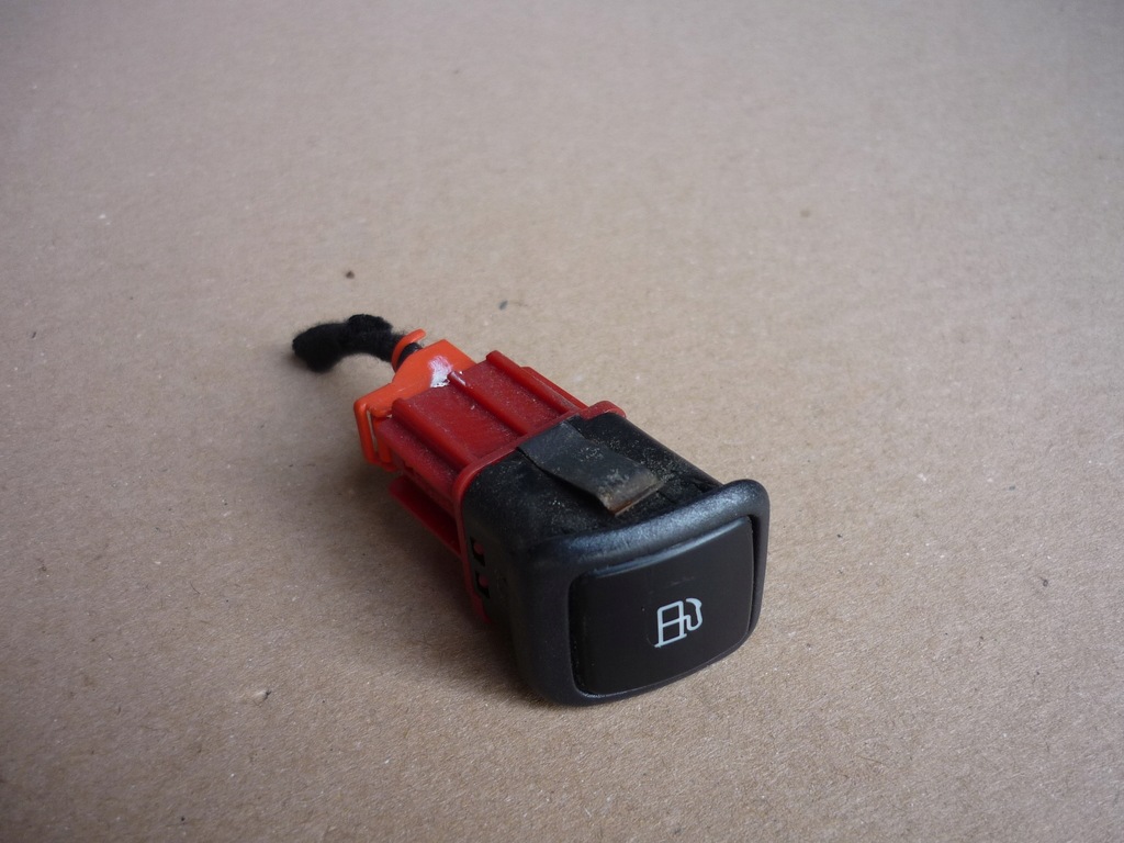 PRZYCISK KLAPY WLEWU PALIWA AUDI A2 8Z1959833 - 11976623828 - oficjalne ...