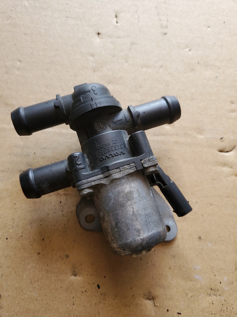 POMPKA POMPA WODY VOLVO XC90 II 2.0 D 31338385 - 11113684542 ...