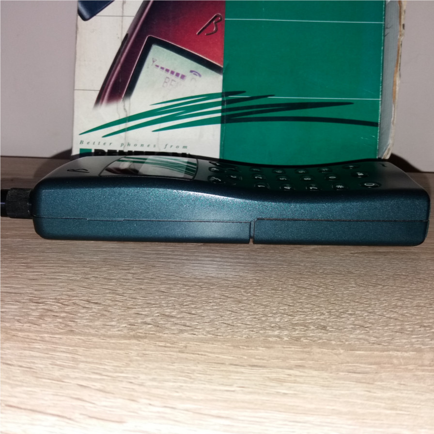 KOLEKCJONERSKI TELEFON KOMÓRKOWY BENEFON DELTA 450 - 7494126205 ...