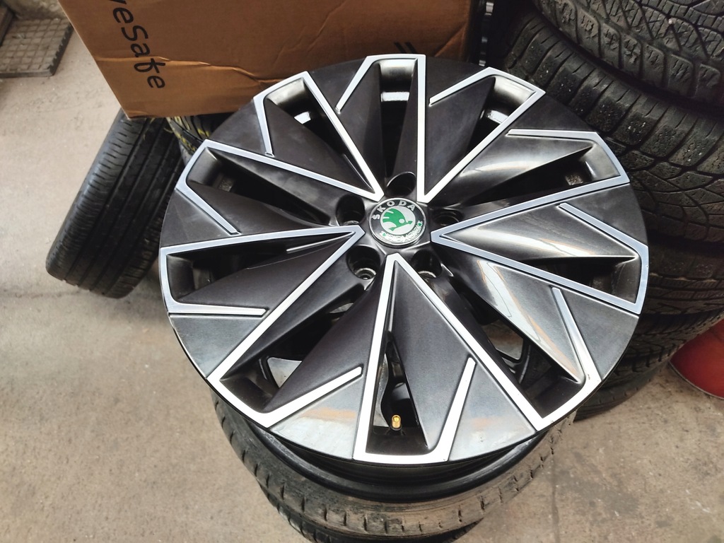 FELGA ALUFELGA 18 SKODA SUPERB III 3 3V0601025B 3V - 12617431264 - oficjalne archiwum Allegro