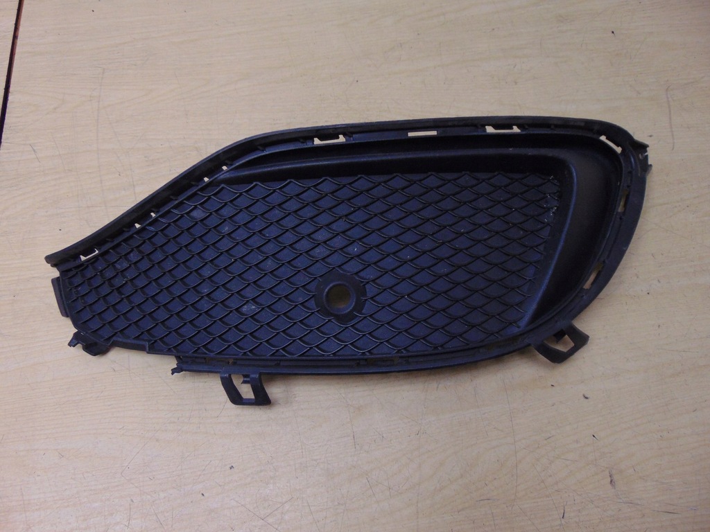 KRATKA W ZDERZAK PRAWA MERCEDES CLA W117 LIFT - 12758171330 - oficjalne ...