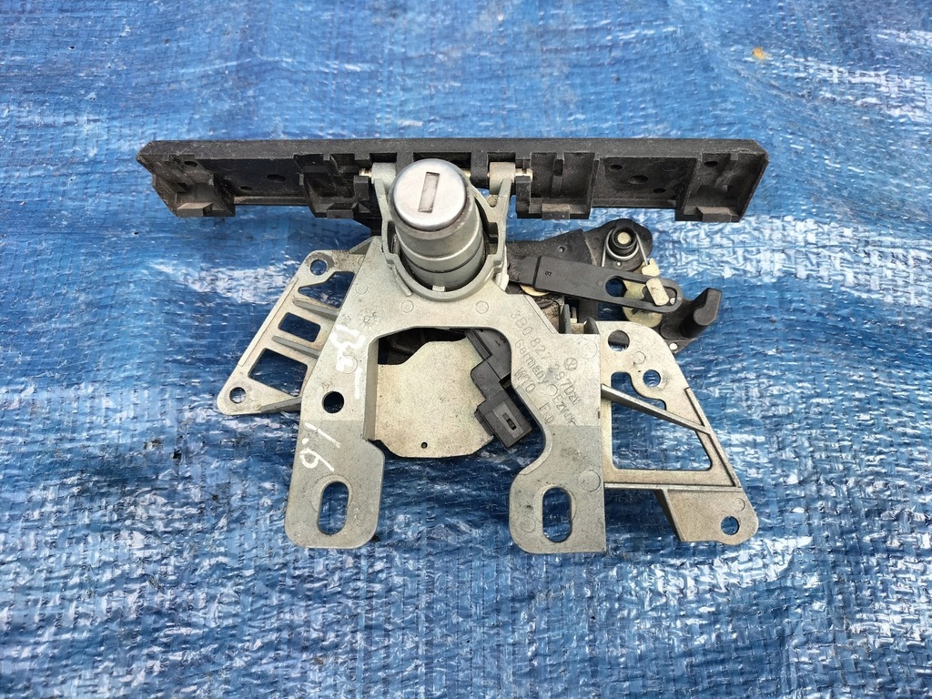 KLAMKA ZAMEK KLAPY TYŁ VW PASSAT B5 SEDAN 96-00r - 13896818502 - oficjalne archiwum Allegro