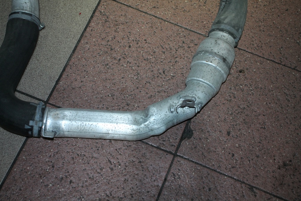 VOLVO V40 RURA POWIETRZA INTERCOOLERA 31370177 - 12026357499 ...