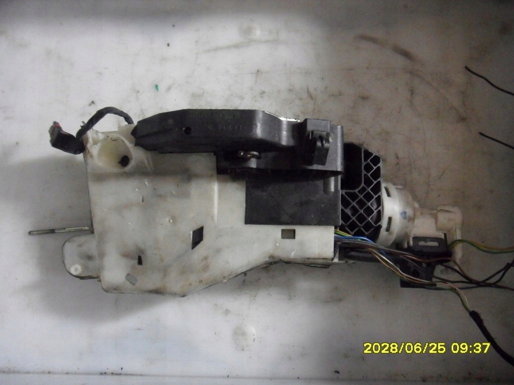 Mercedes w220 2207207135 zamek dociąg lewych drzwi - 7438936876 - oficjalne archiwum Allegro