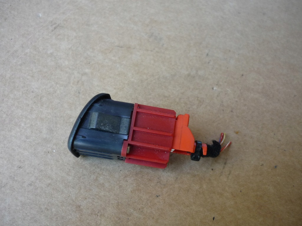 PRZYCISK KLAPKI WLEWU PALIWA AUDI A2 8Z1959833 - 12540841419 ...