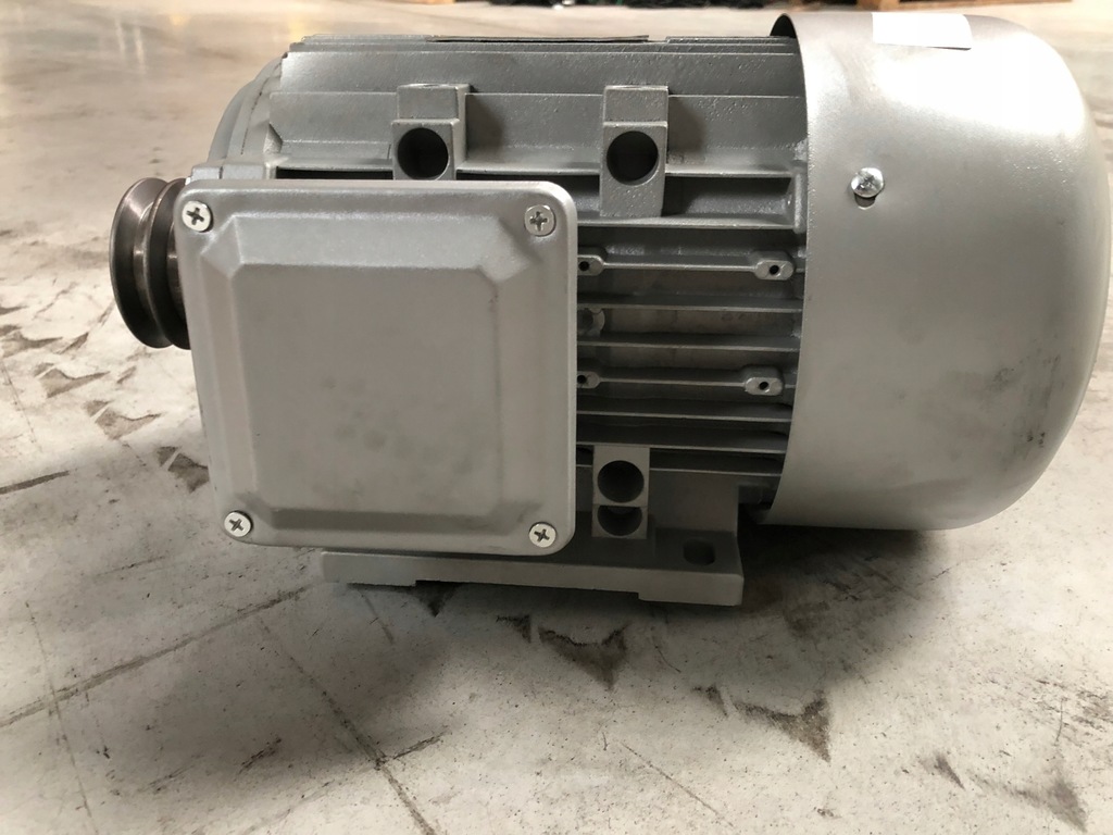 SILNIK ELEKTRYCZNY 3 FAZOWY 4kW 400V 2840RPM P-151 - 12721161534 - oficjalne archiwum Allegro