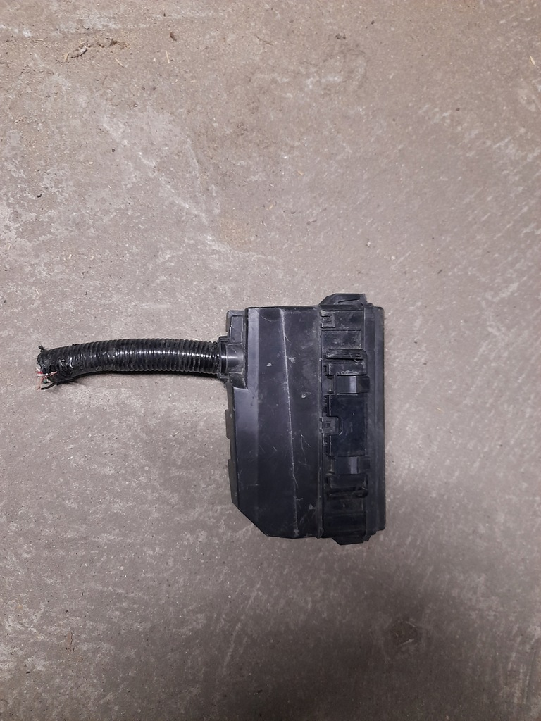 NISSAN X TRAIL T32 SKRZYNKA BEZPIECZNIKÓW - 12560701532 - oficjalne ...