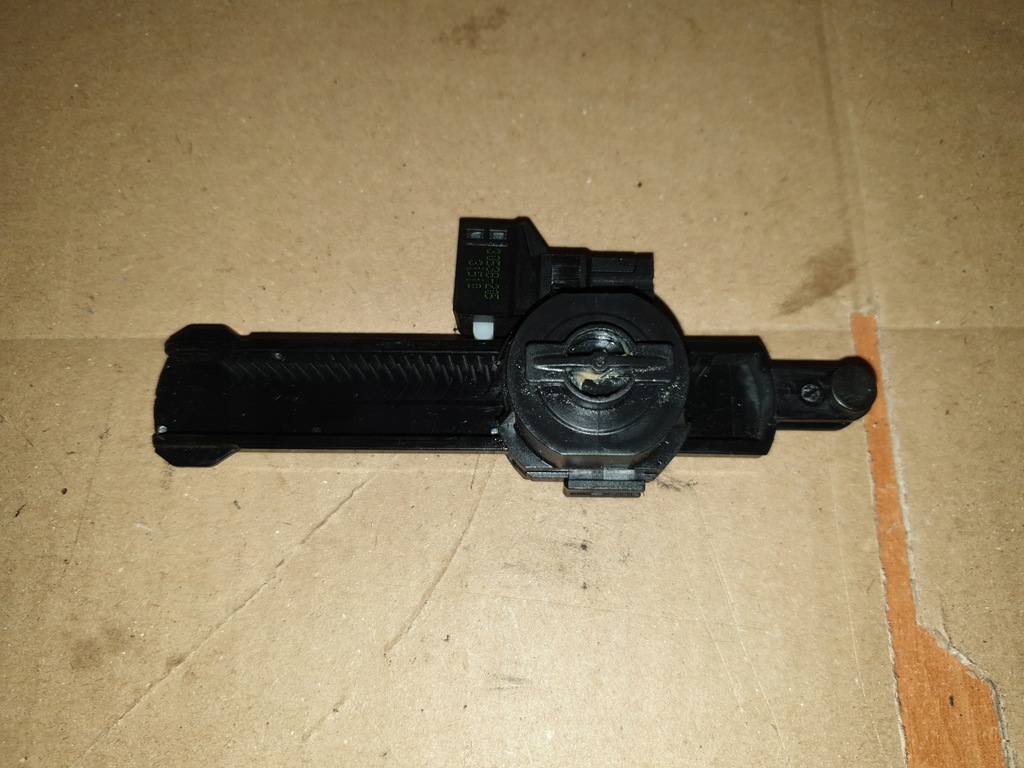 MERCEDES W212 SIŁOWNIK SCHOWKA 2126800426 - 8435247975 - oficjalne ...